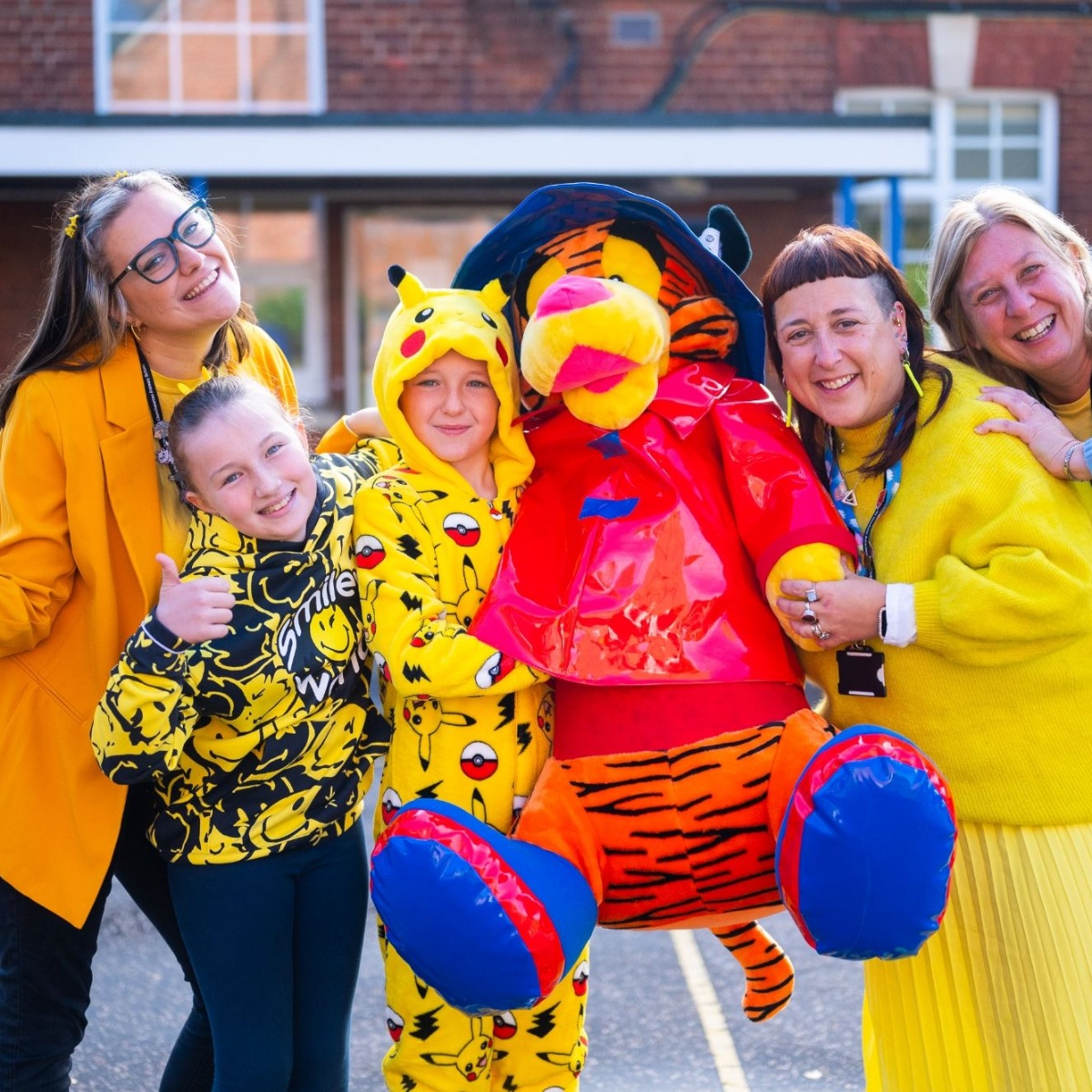 Clenchwarton Primary School - Clenchwarton in the yellow for charity